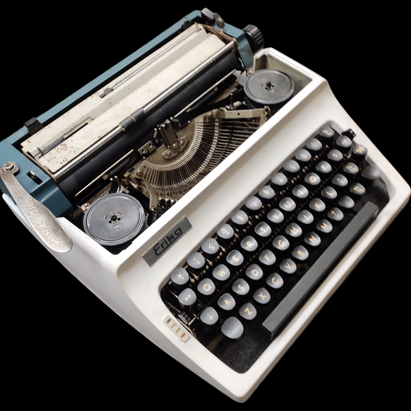 Erika Typewriter – Universal Typewriter Co