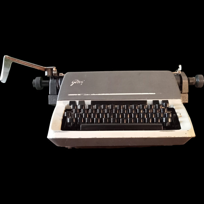 Godrej Prima English Keyboard Typewriter – Universal Typewriter Co