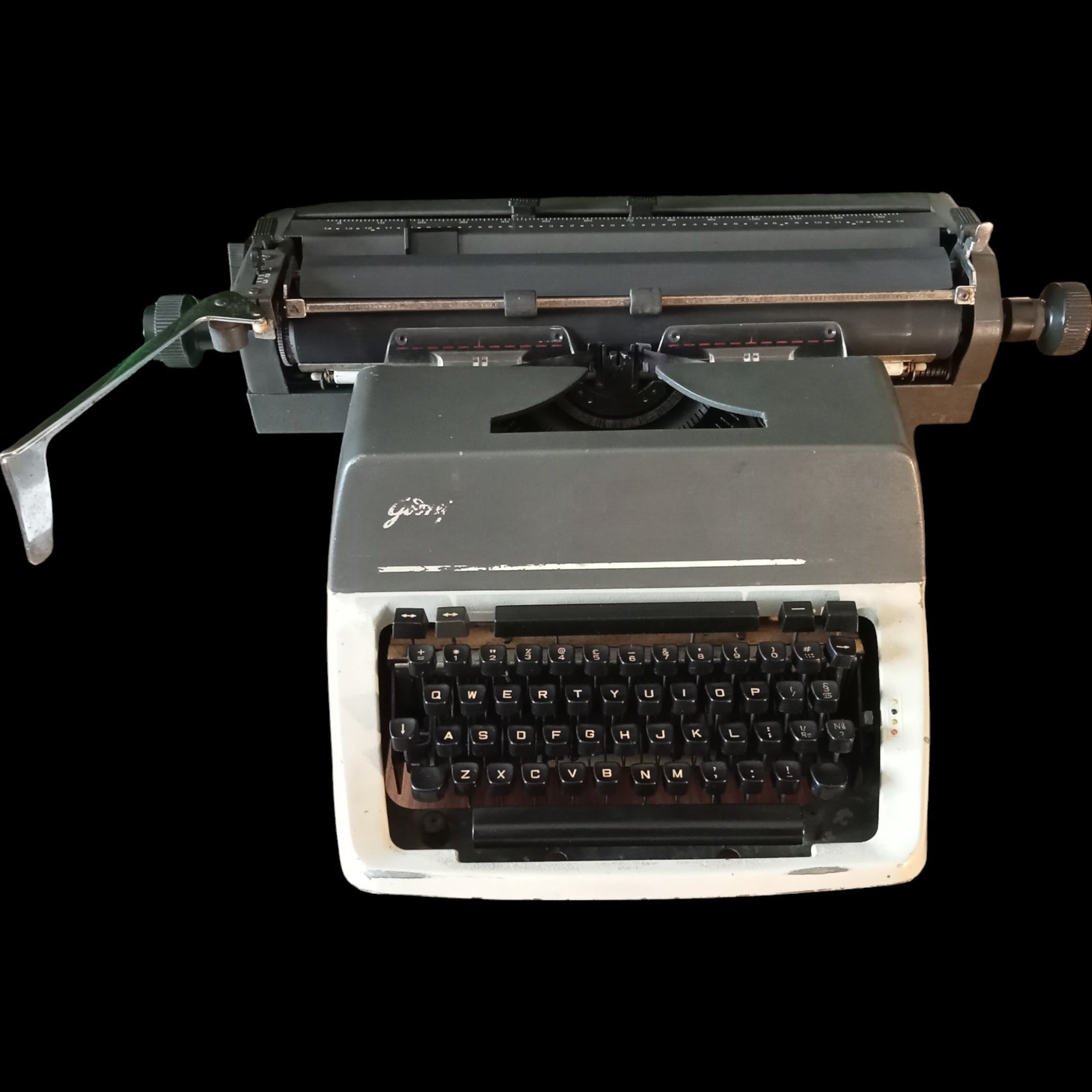 Godrej Prima English Keyboard Typewriter – Universal Typewriter Co