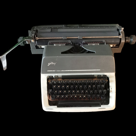 Godrej Prima English Keyboard Typewriter – Universal Typewriter Co