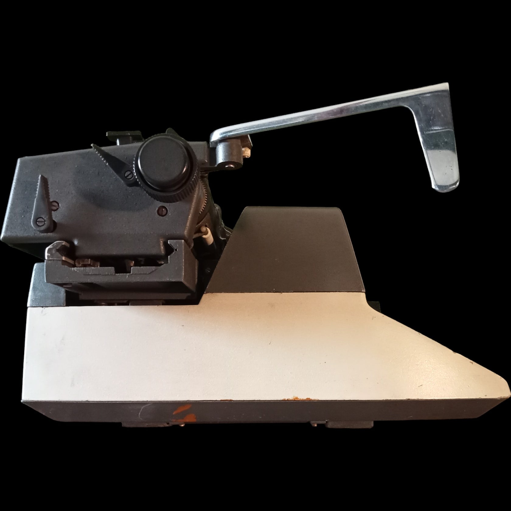 Godrej Prima English Keyboard Typewriter – Universal Typewriter Co